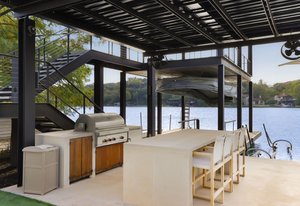 Lakeshore Elegance: A Luxurious Waterfront Retreat on Lake Austin ...
