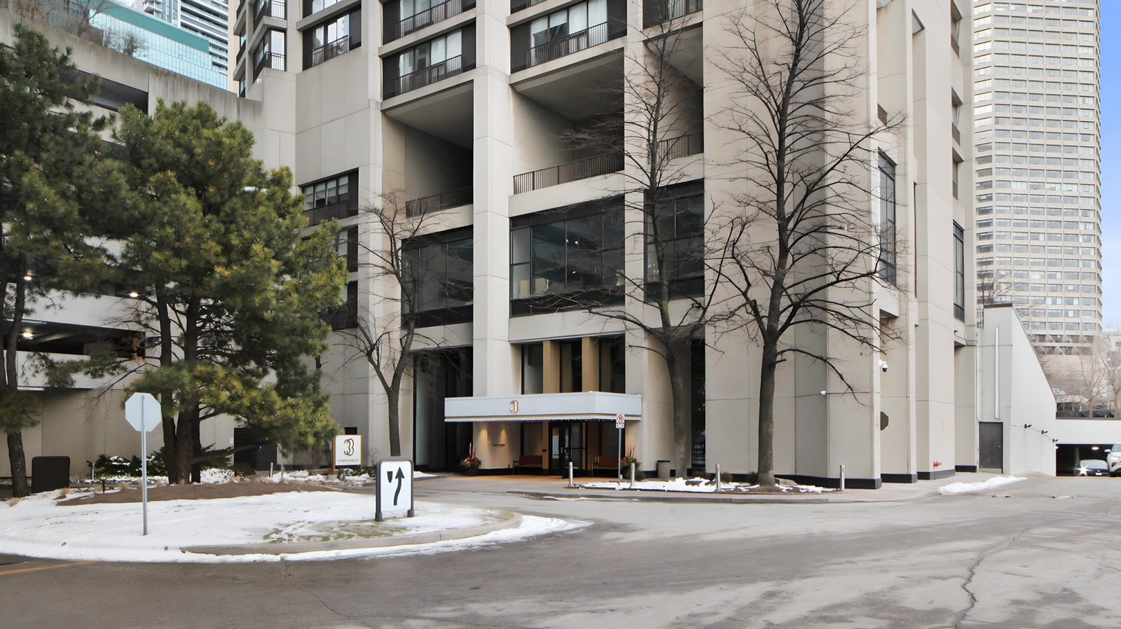 33 Harbour Square #3201