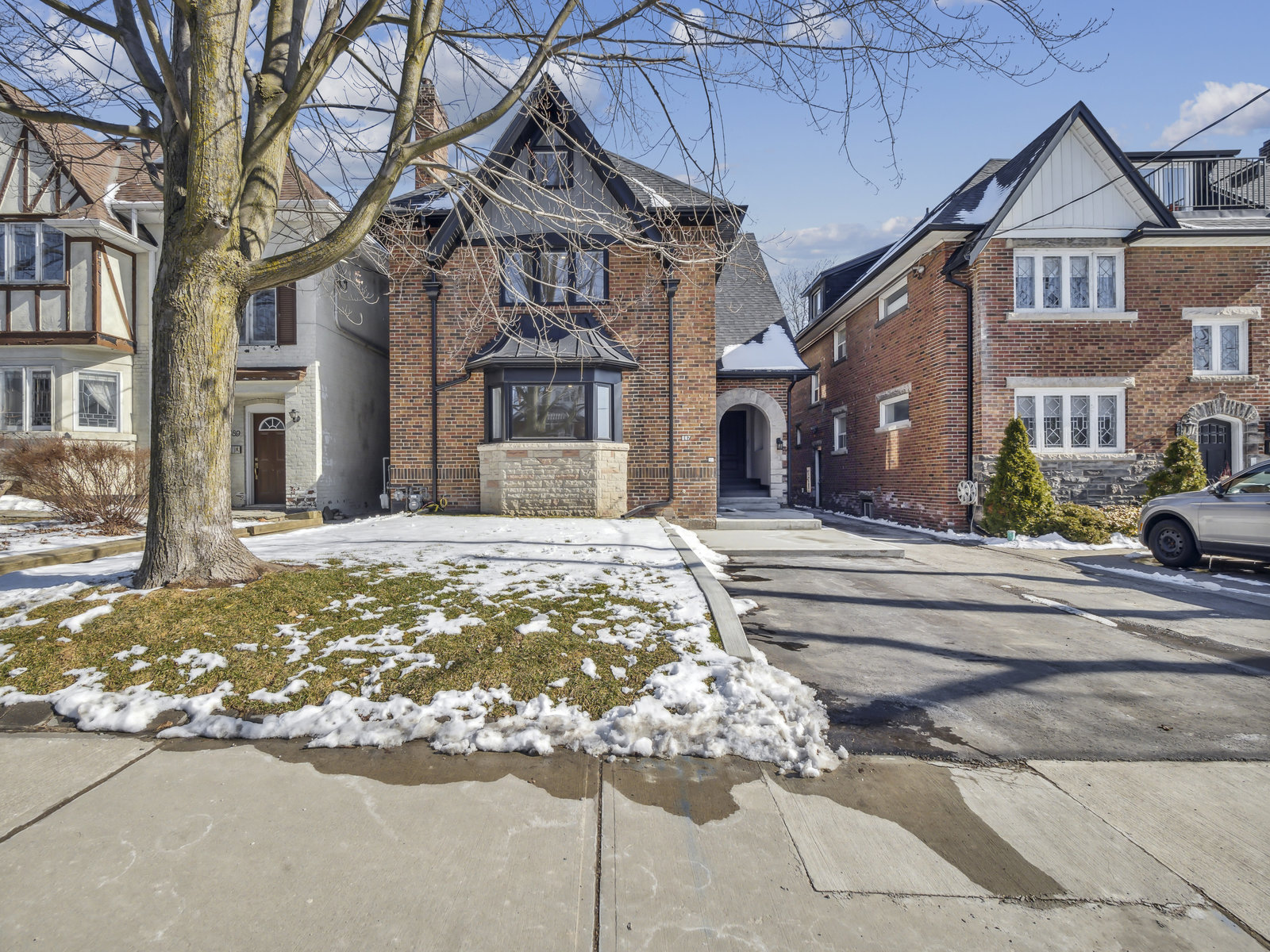 887 Avenue Road