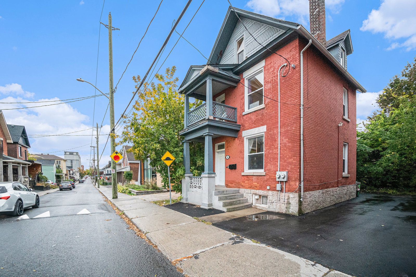 48 Bell Street North