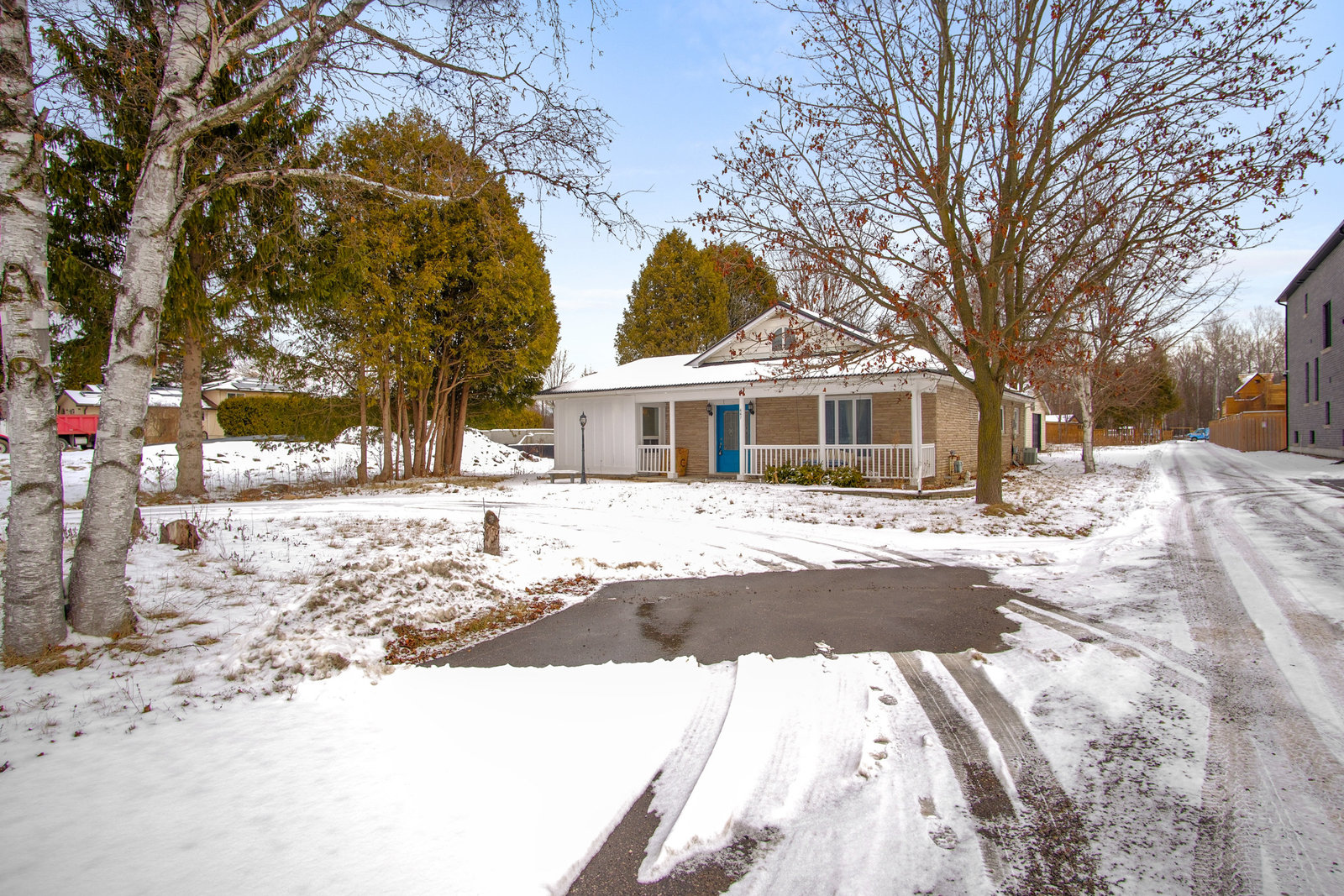 667 Townline Road North
