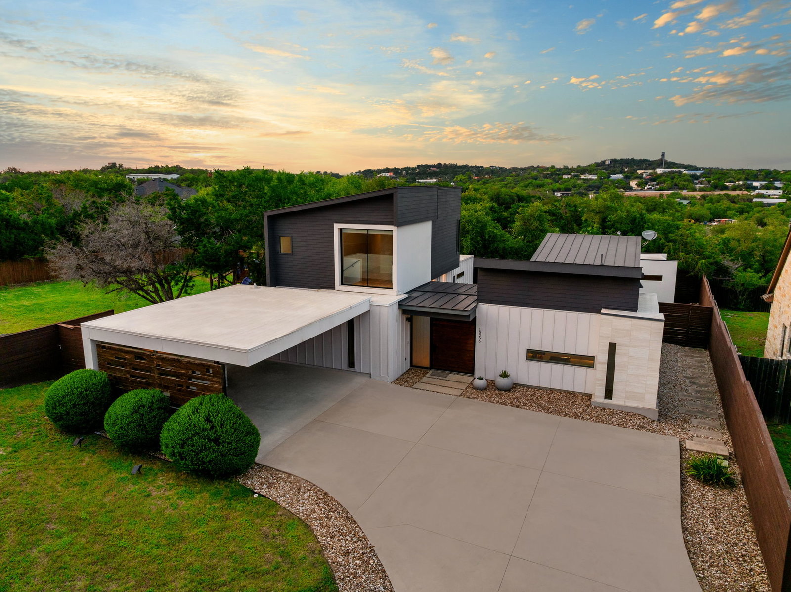 Modern Pool Estate Just Minutes from Lake Travis | Kuper Sotheby's ...