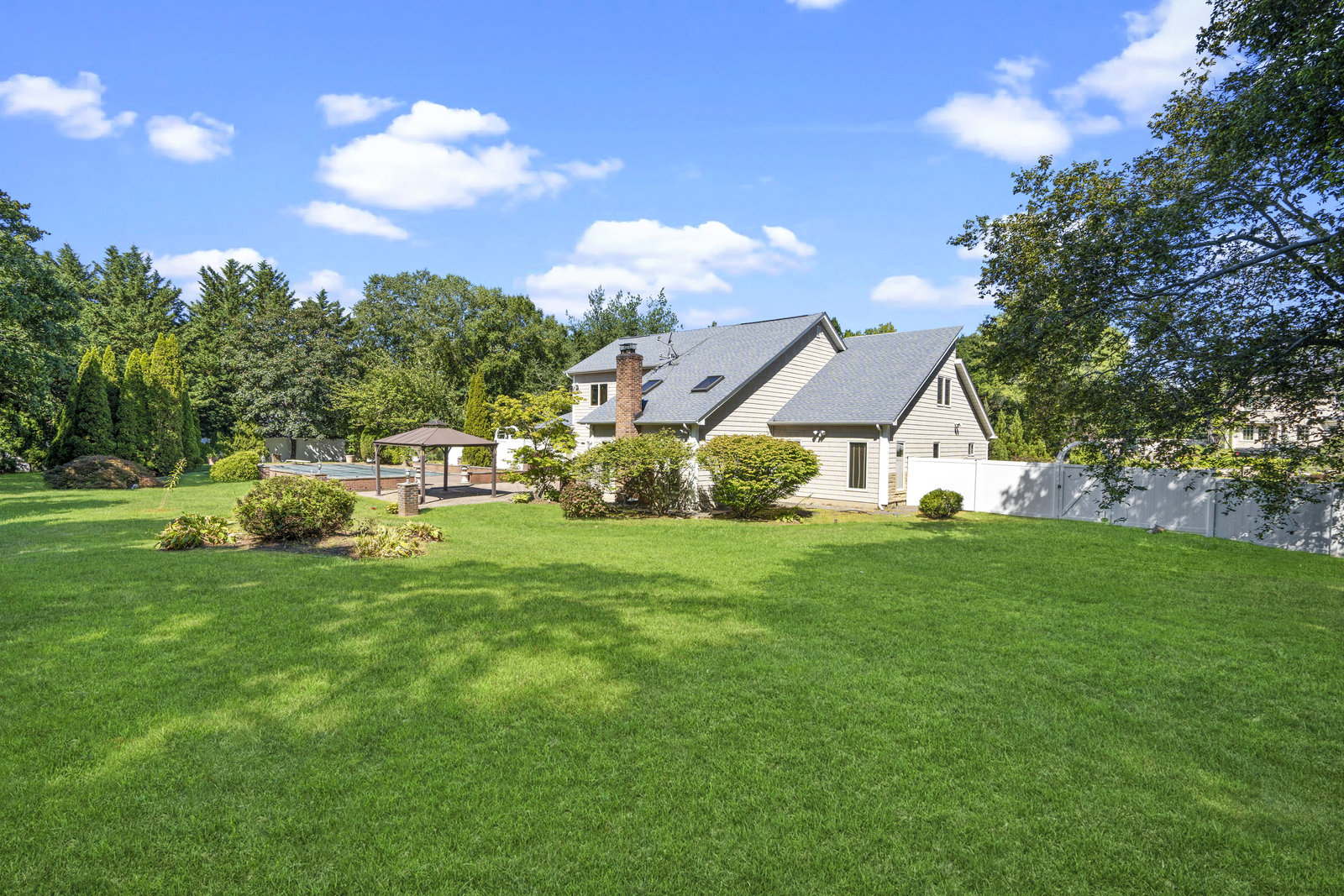 11 Harbor Ct E