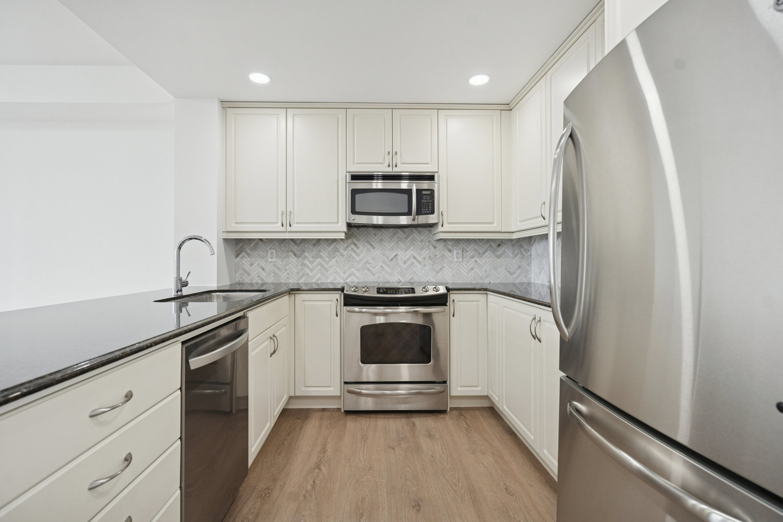 551 Maple Avenue 1002