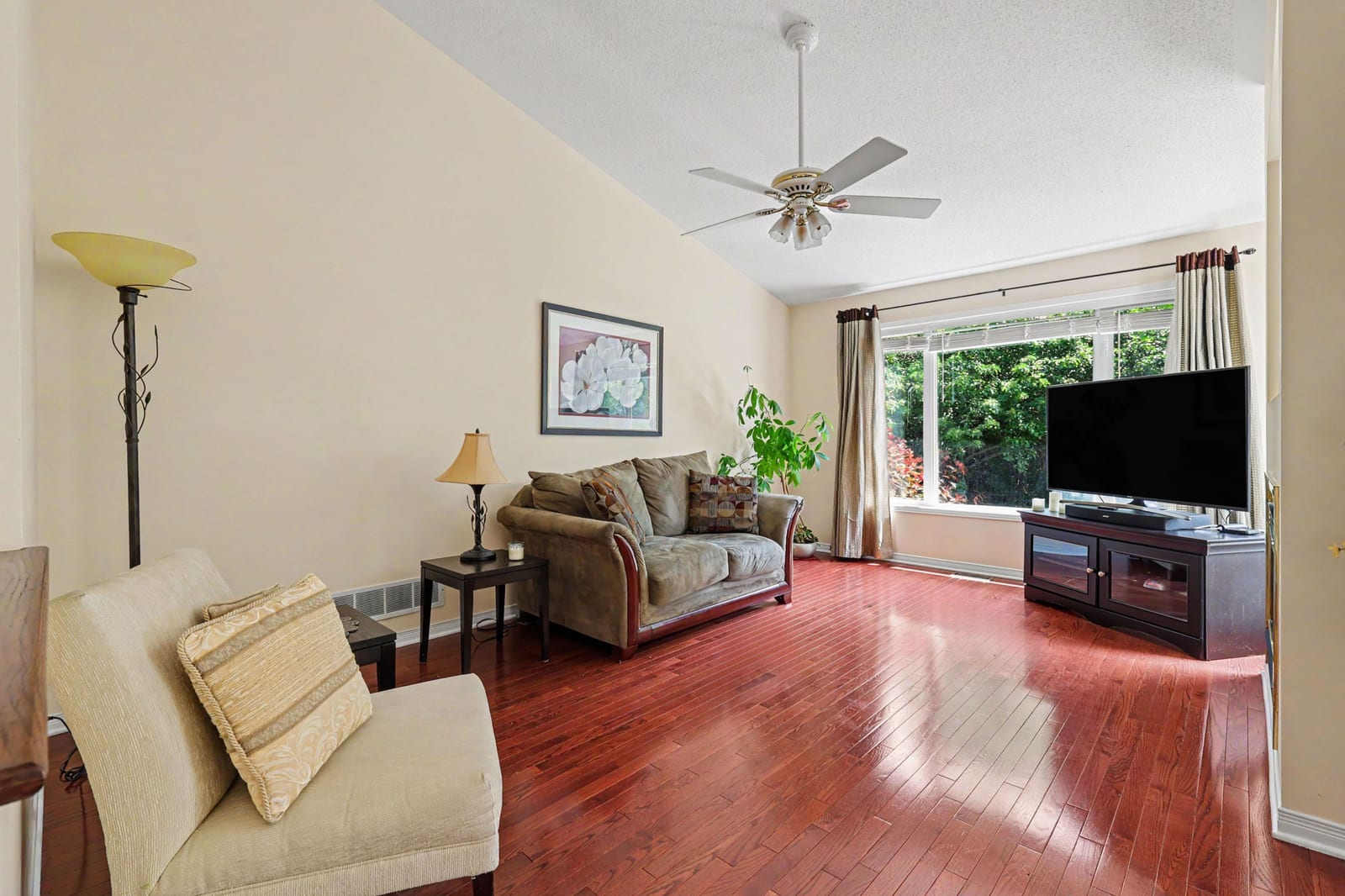 4 Burnstead Crescent