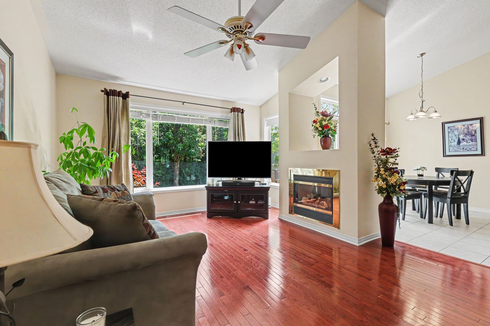 4 Burnstead Crescent